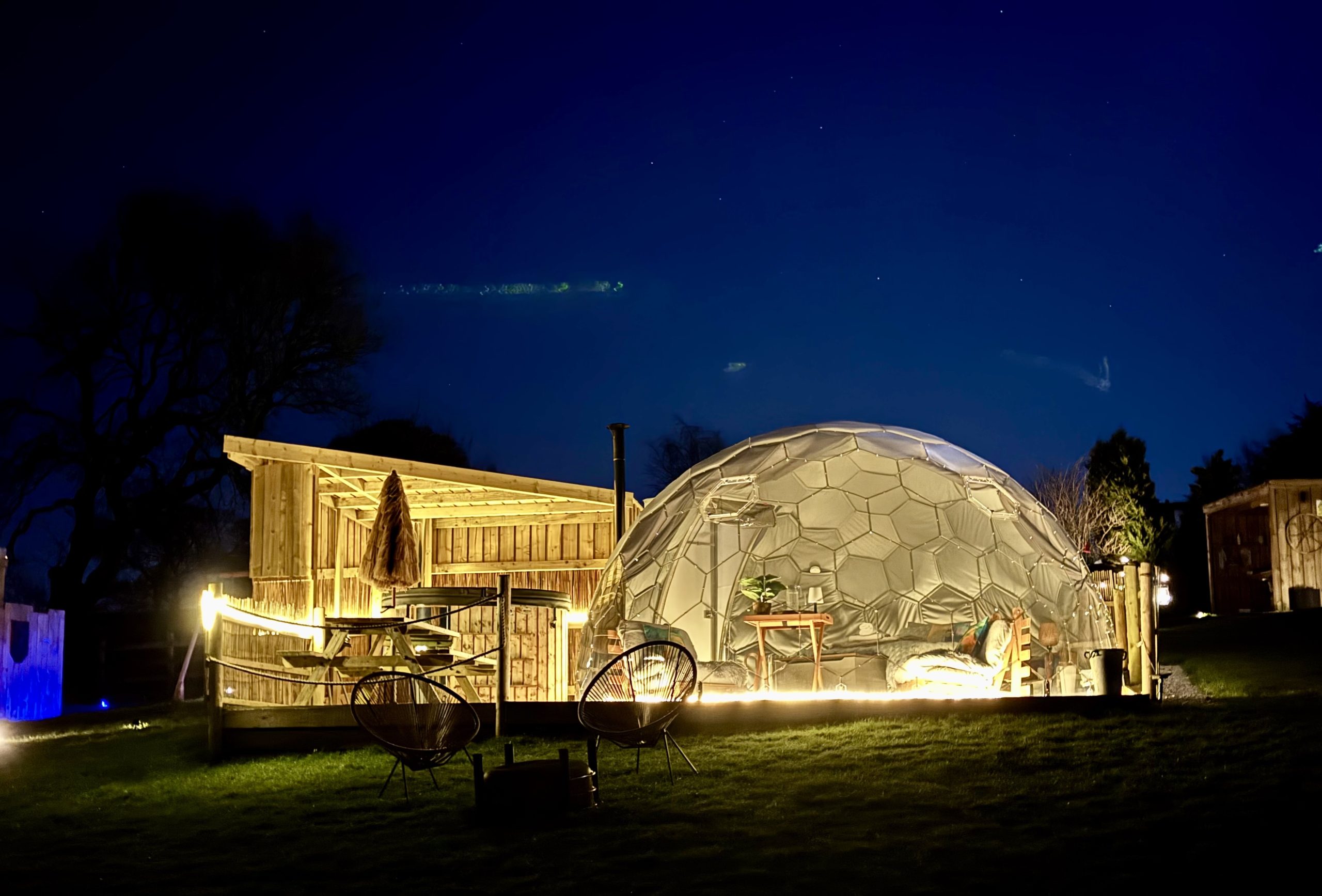 Weets Hill Dome (with hot tub) - Deerstone Glamping Unique Domes